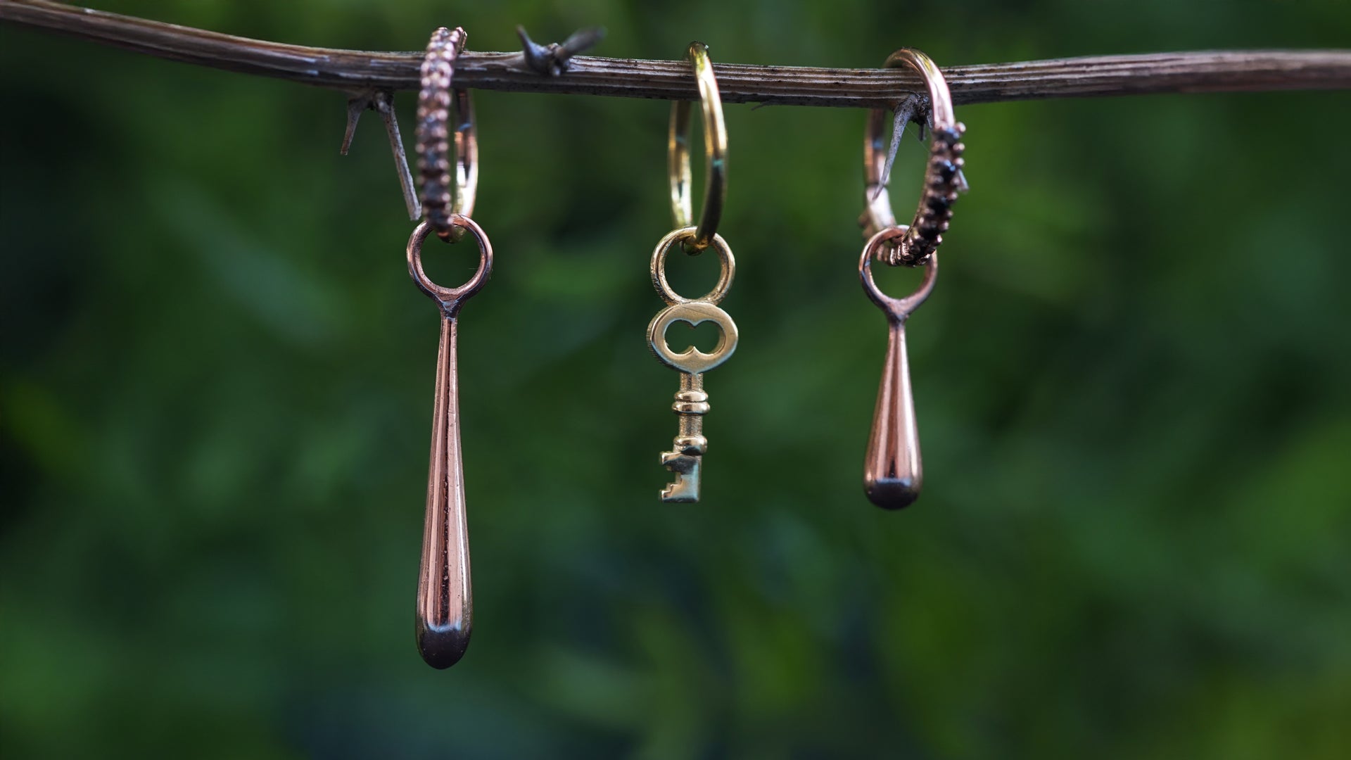 CHARMS + CHAINS – TAWAPA